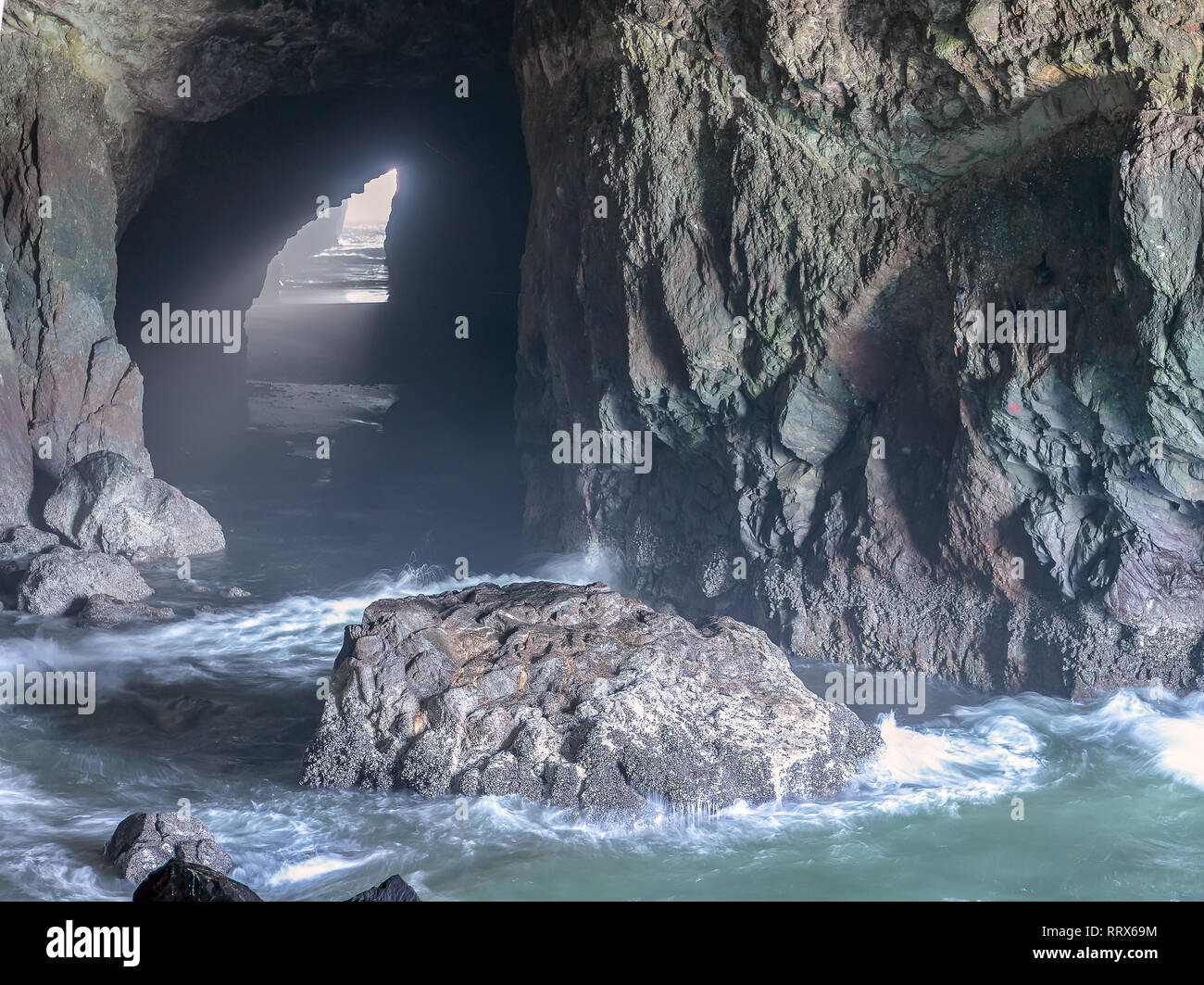 Oregon coast cave hi-res stock photography and images - Alamy