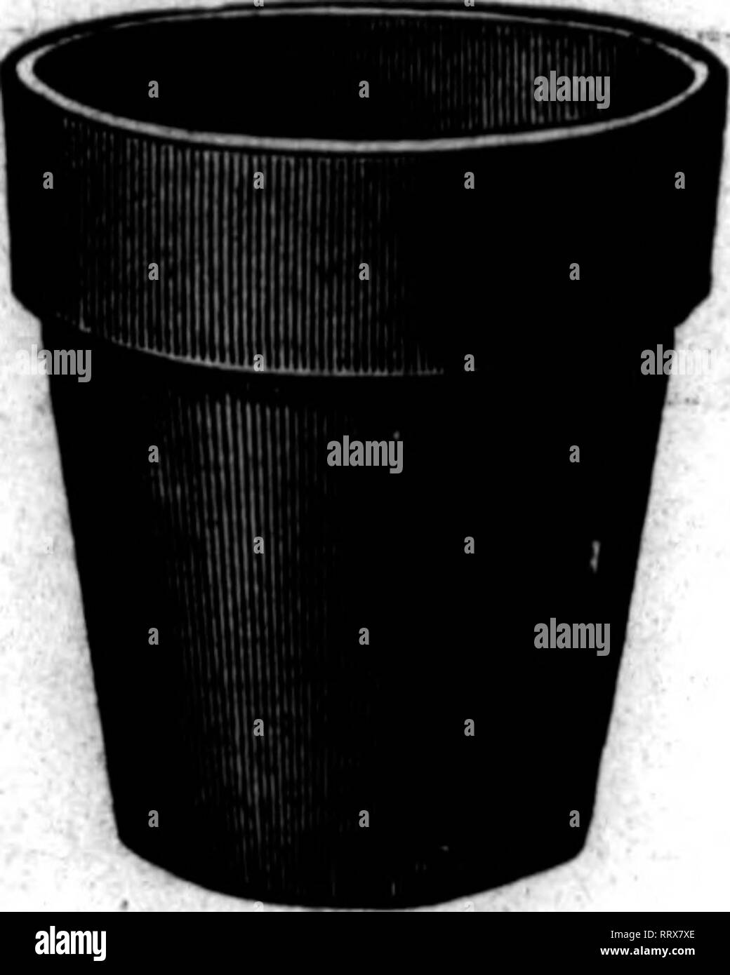 Little street pottery hi-res stock photography and images - Alamy