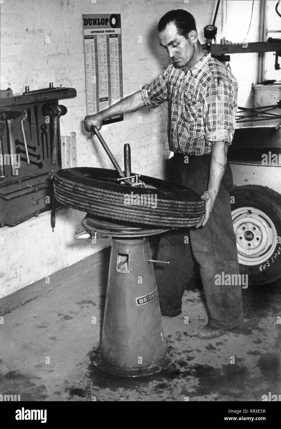 Vw kafer fertigung hi-res stock photography and images - Alamy