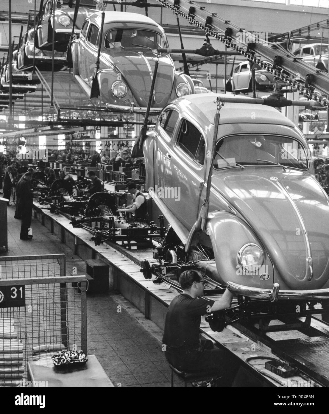 Volkswagen car factory production line hi-res stock photography and ...