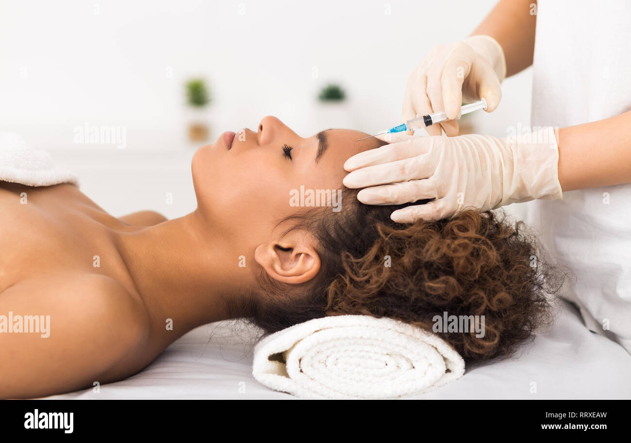 Aesthetic surgery. Woman having injection on forehead Stock Photo - Alamy