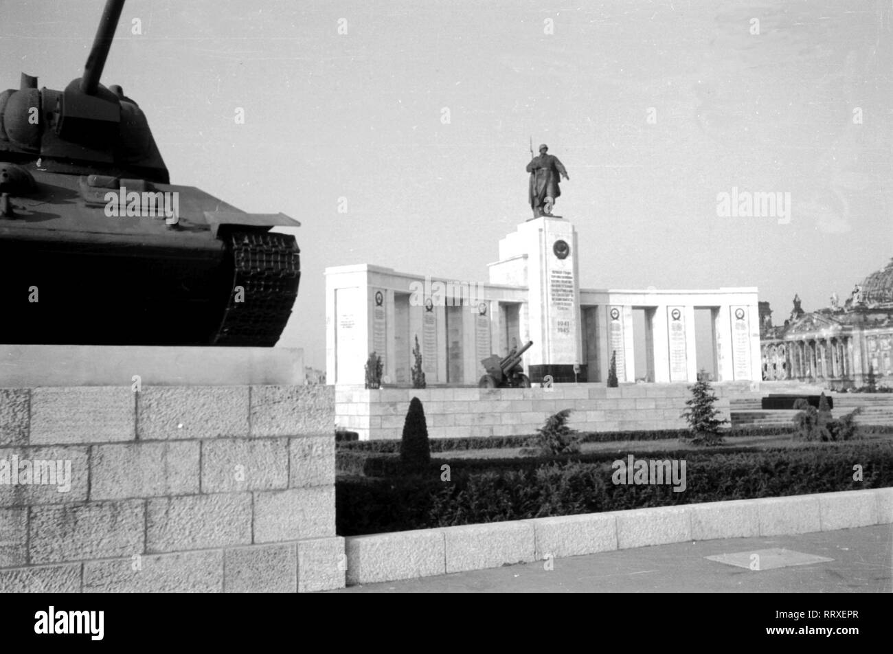 Hitler and stalin hi-res stock photography and images - Alamy