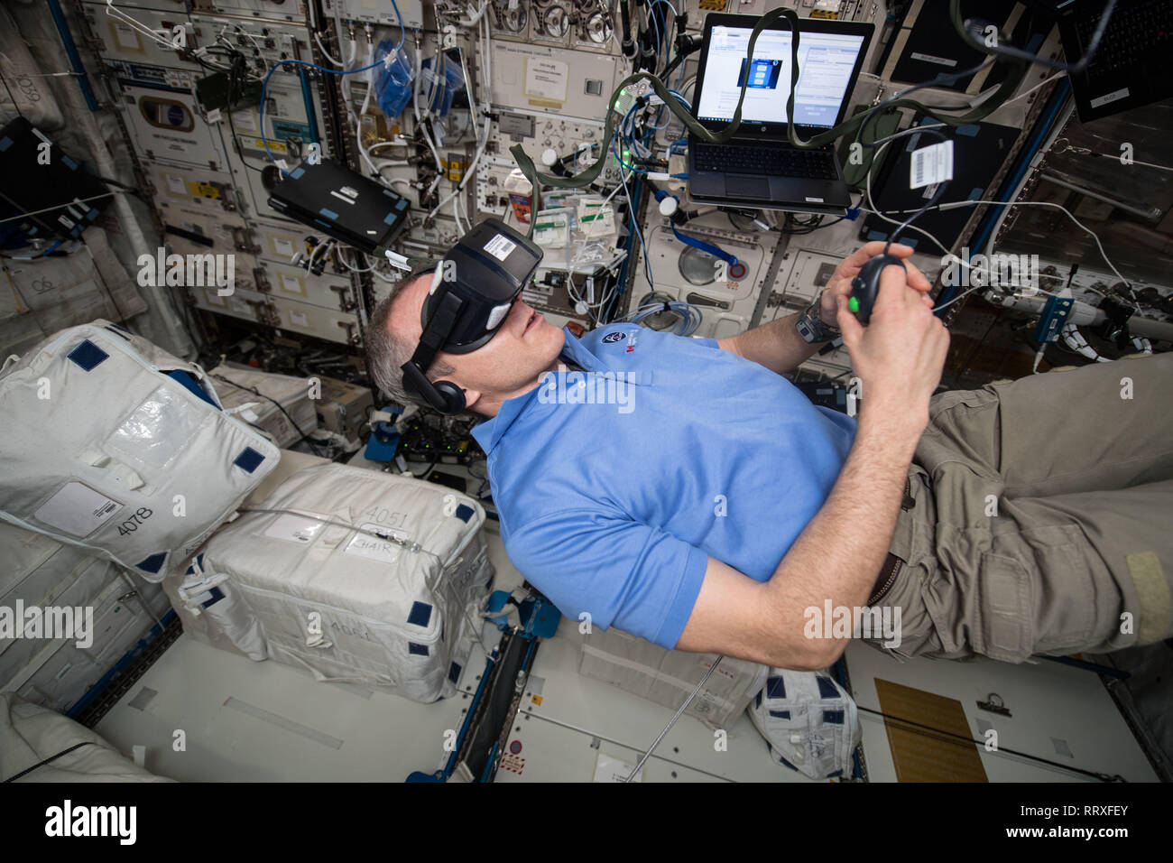 Canadian Space Agency astronaut David Saint-Jacques wears Virtual ...