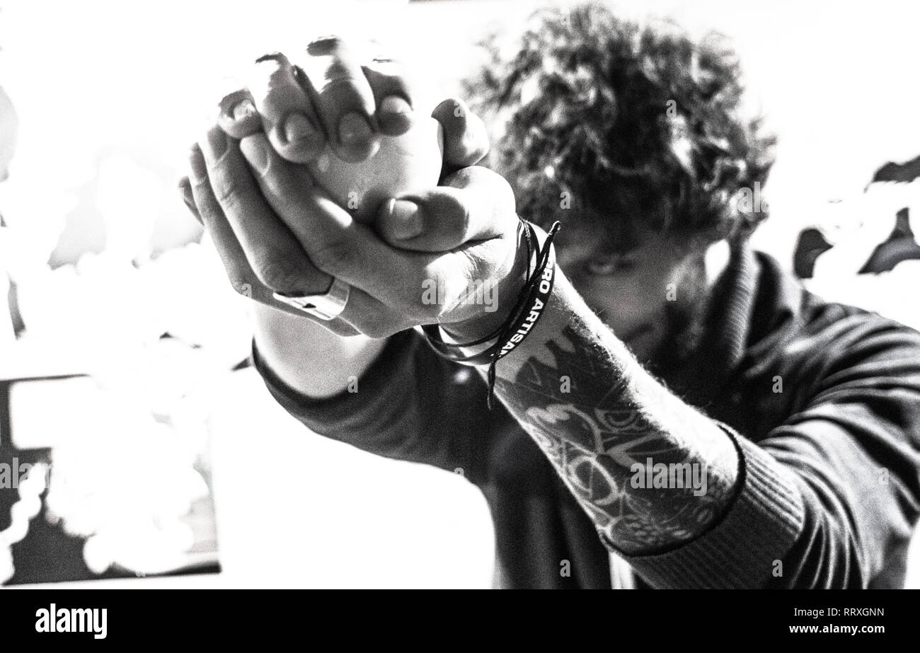 The decisive moment of the last cup opening, in the cuptasting ...