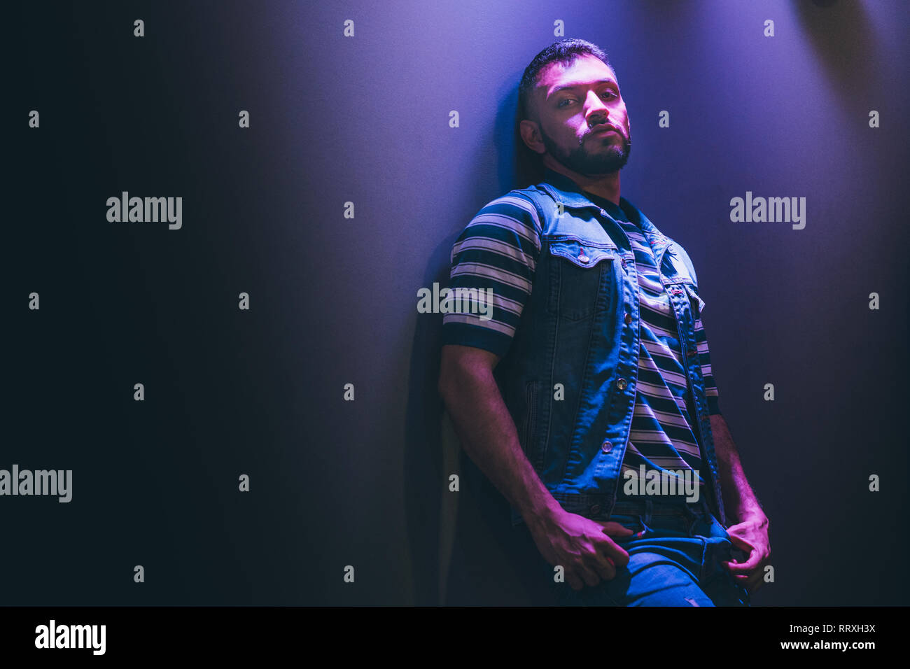 Spotlight wall dance hi-res stock photography and images - Alamy