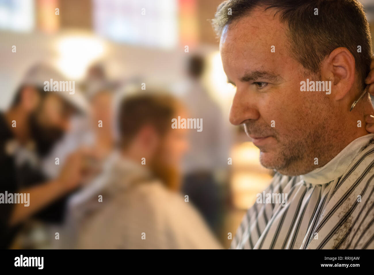 Guy getting haircut by hairdresser Stock Photo - Alamy
