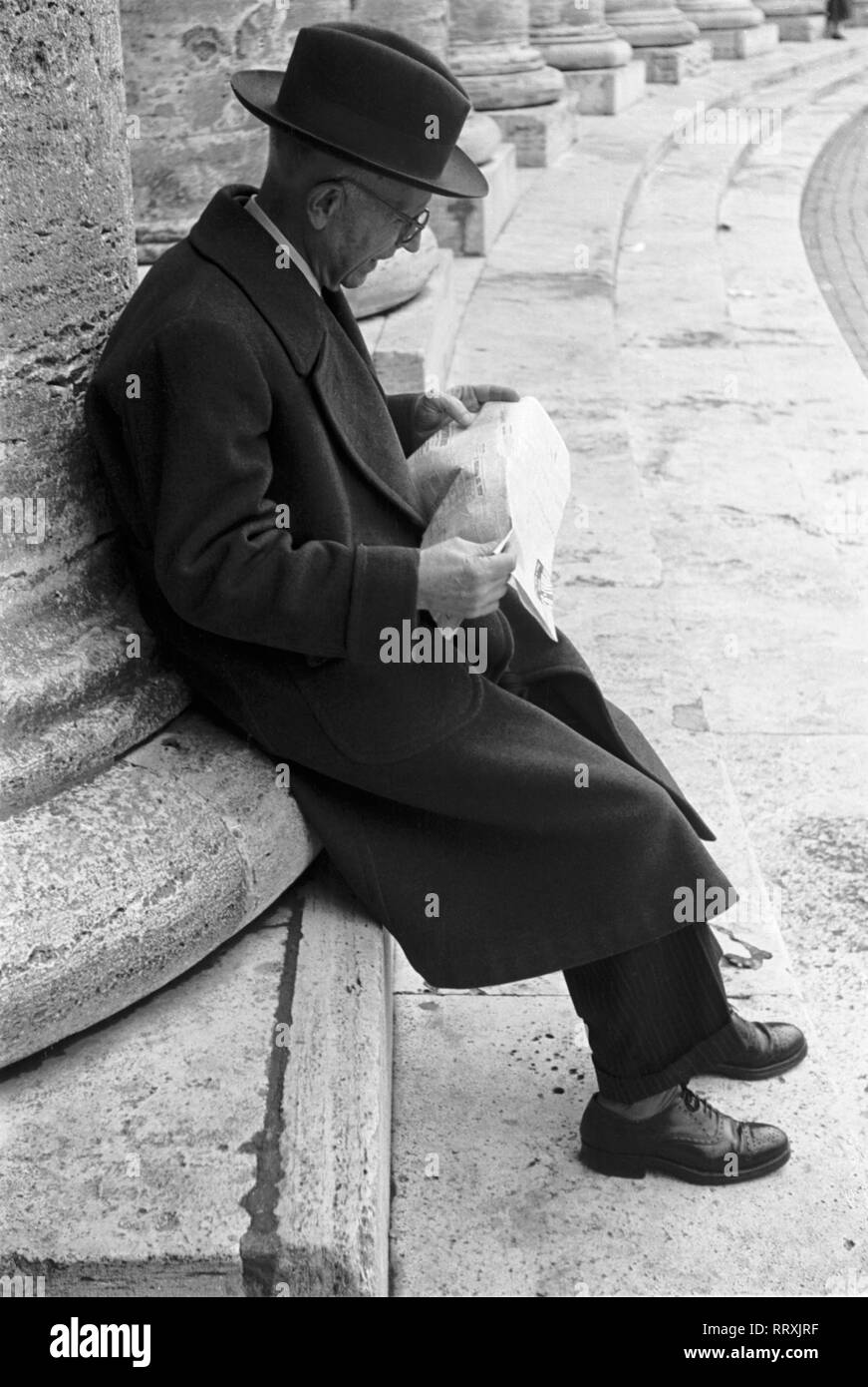 1950s man hi-res stock photography and images - Alamy