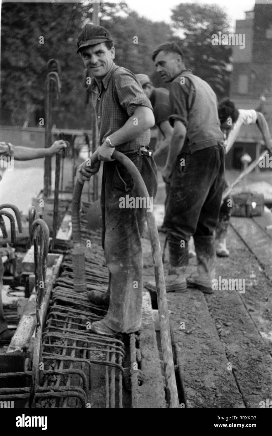 1950s, construction, worker hi-res stock photography and images - Alamy