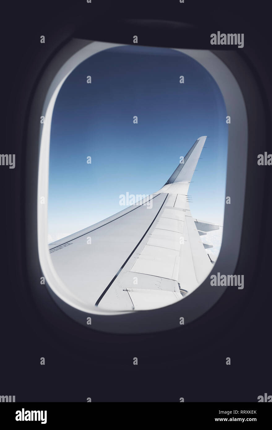 Airplane window wing hi-res stock photography and images - Alamy