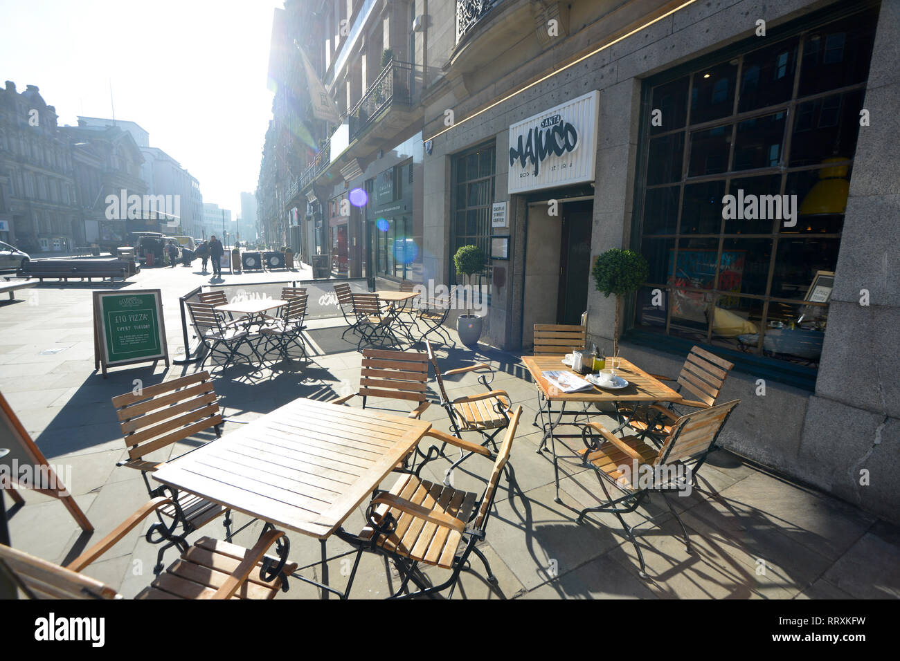 Sunny day in Liverpool Stock Photo - Alamy