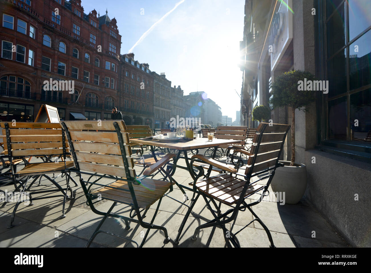 Sunny day in Liverpool Stock Photo - Alamy
