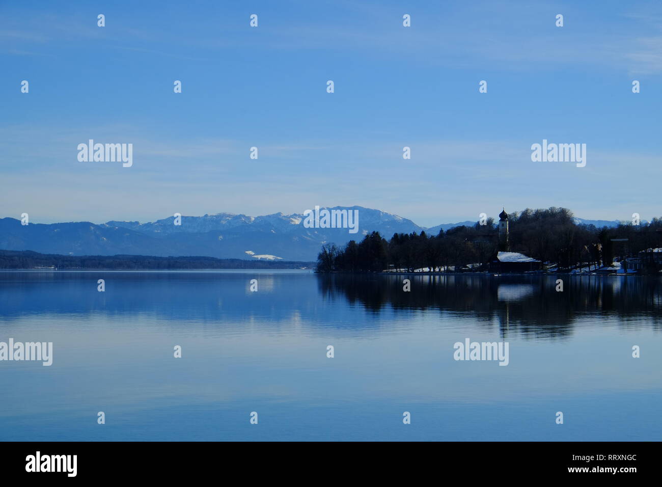 Der starnberger see ist spiegelglatt hi-res stock photography and images - Alamy