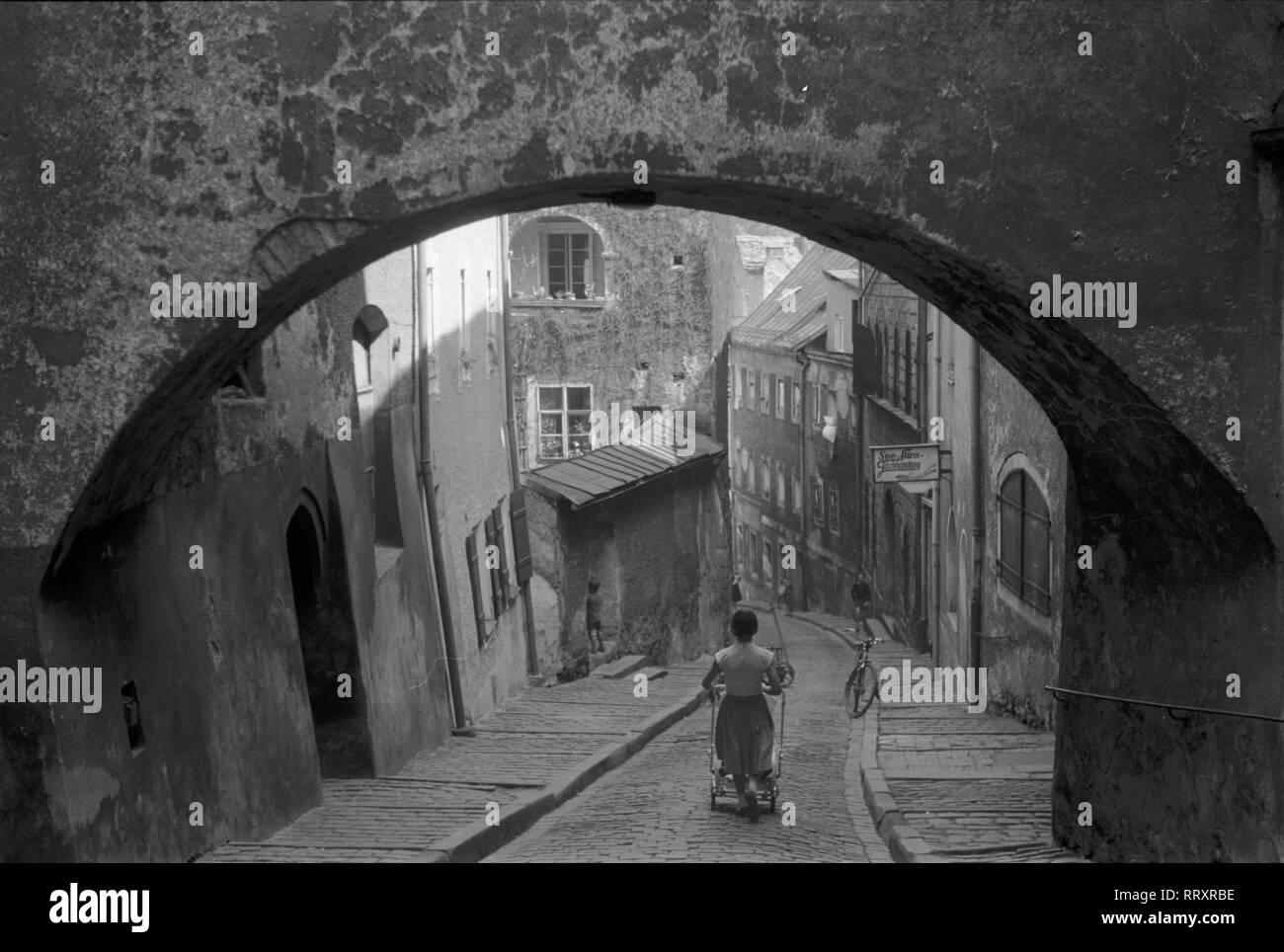 Germany - Deutschland ca. 1950, Torbogen in Passau Stock Photo - Alamy