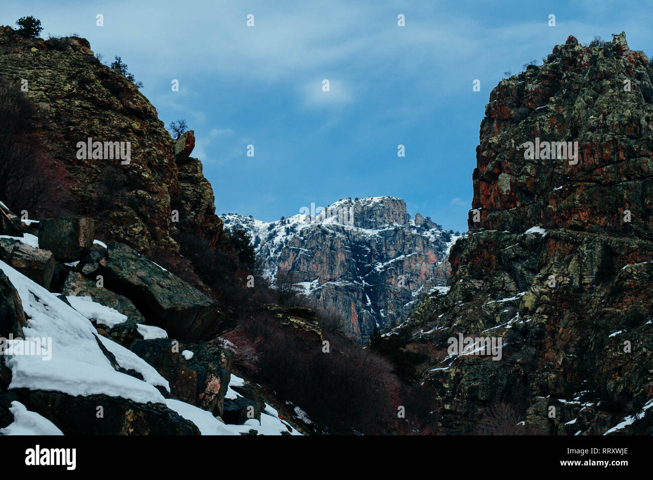 Rocky snowy mountains hi-res stock photography and images - Alamy