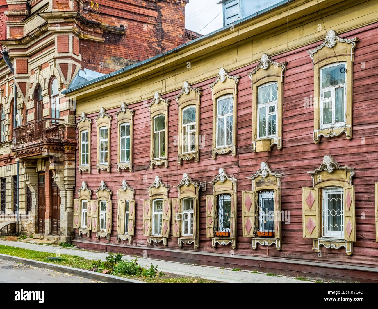 Old wooden houses irkutsk siberia hi-res stock photography and images ...