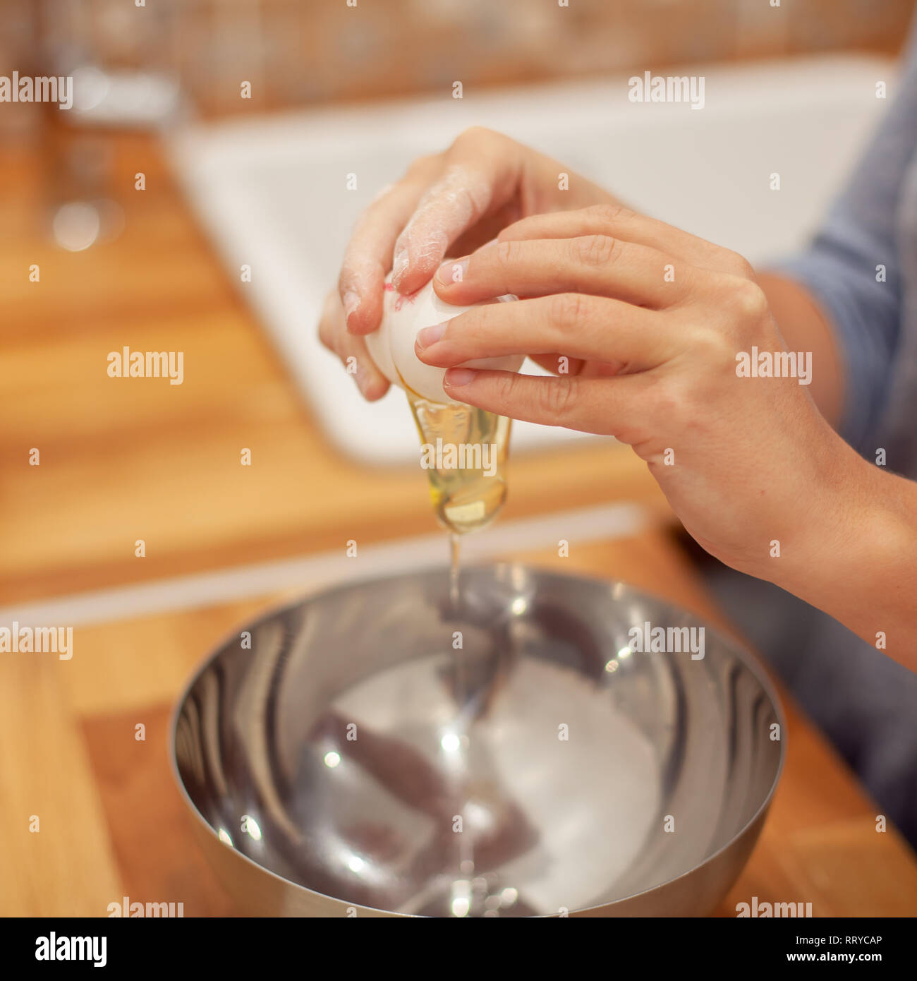 Black woman breaking egg in kitchen hi-res stock photography and images - Alamy