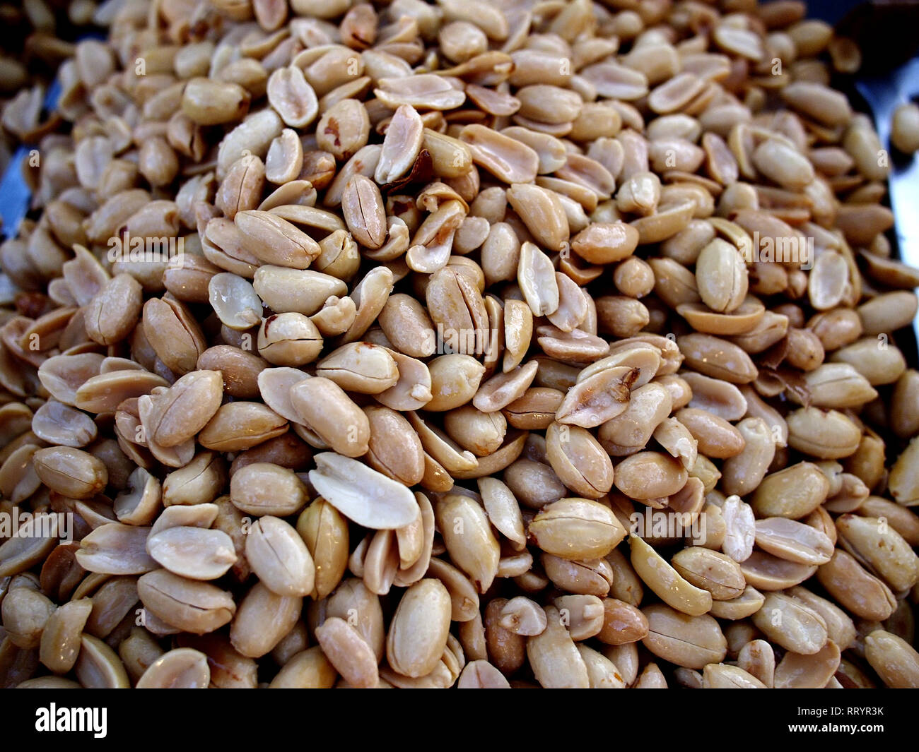 Close up photo of a bunch of freshly cooked peanuts Stock Photo - Alamy