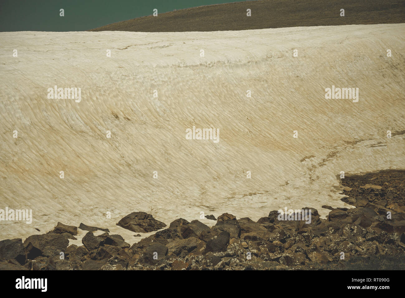 Mountain climbing vector logo hi-res stock photography and images - Alamy