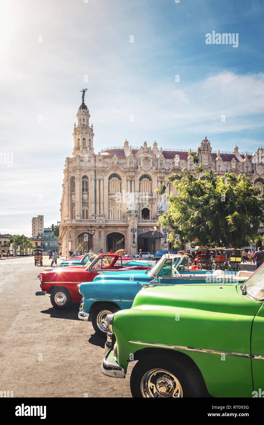 Cuban street art colorful hi-res stock photography and images - Alamy