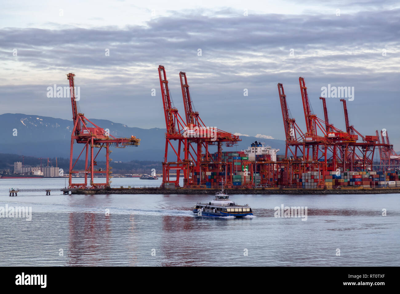 Downtown vancouver and seabus hi-res stock photography and images - Alamy
