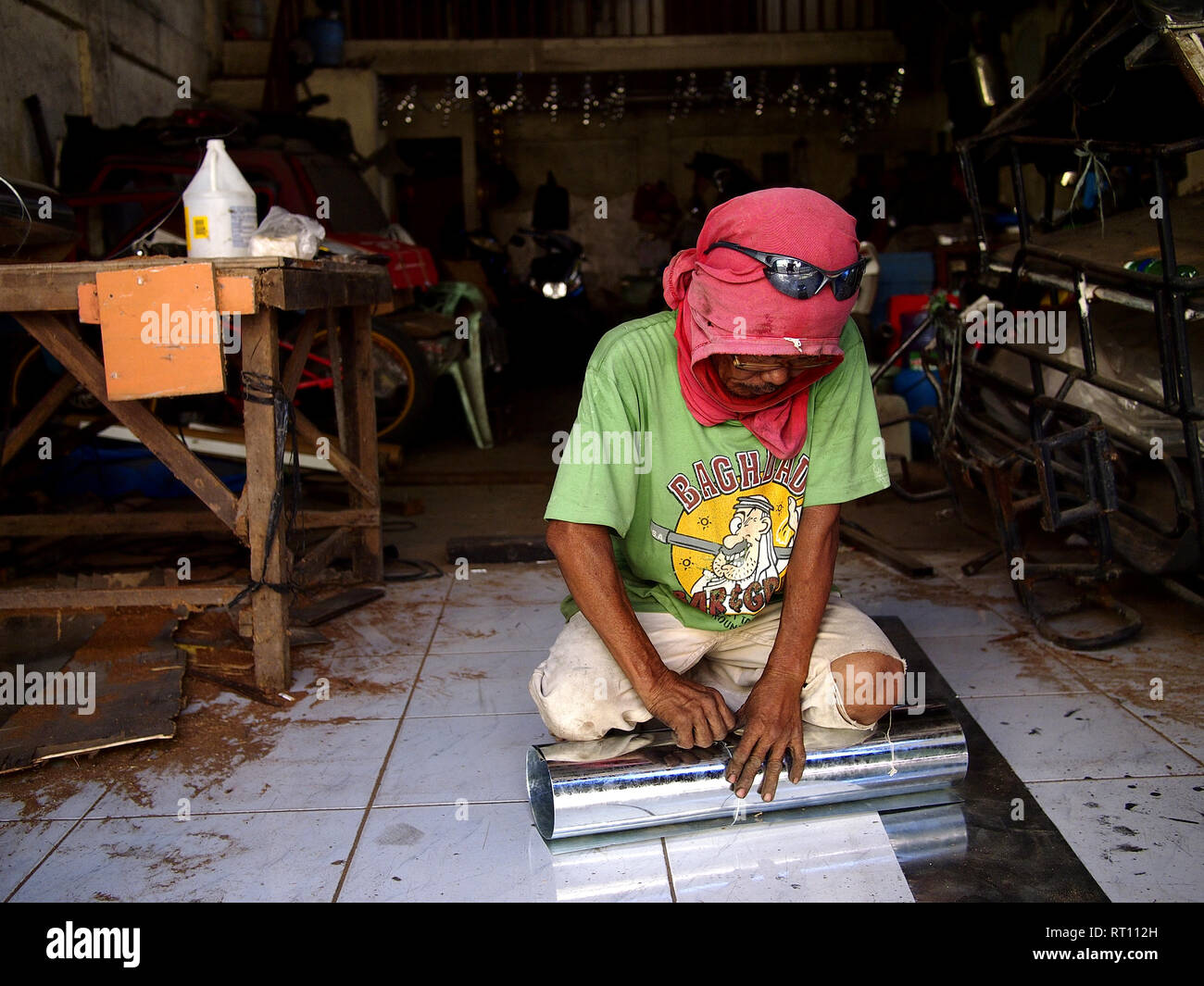 Filipino carpenter hi-res stock photography and images - Alamy