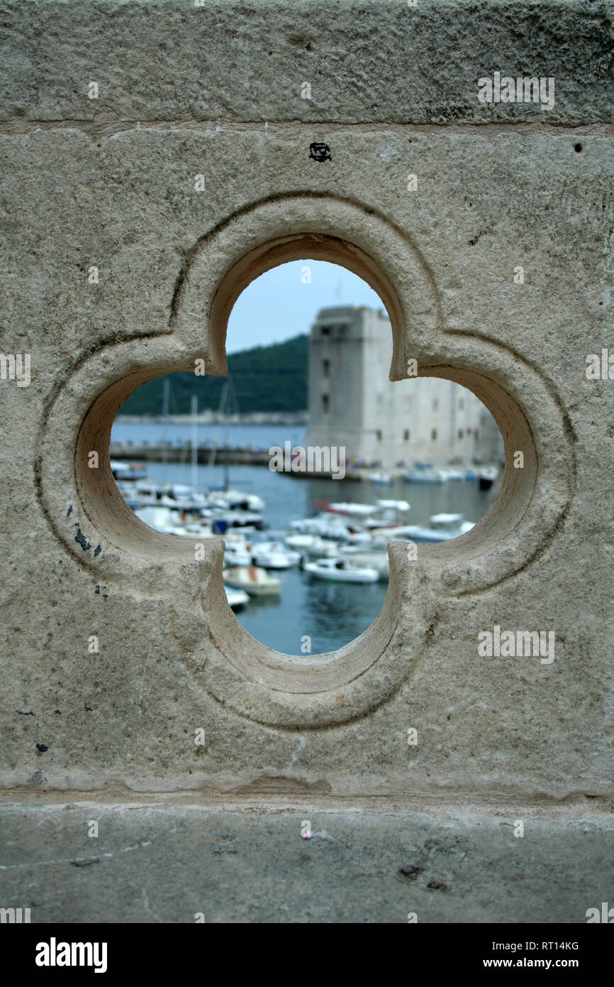 Blurred castle ruin background hi-res stock photography and images - Alamy