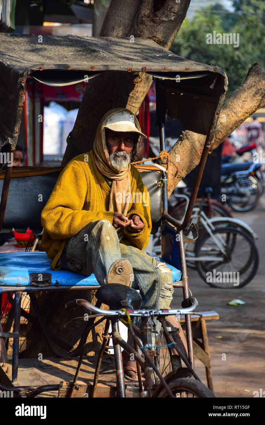 Bearded Bicycle Rickshaw cyclist, Agra, India Stock Photo - Alamy