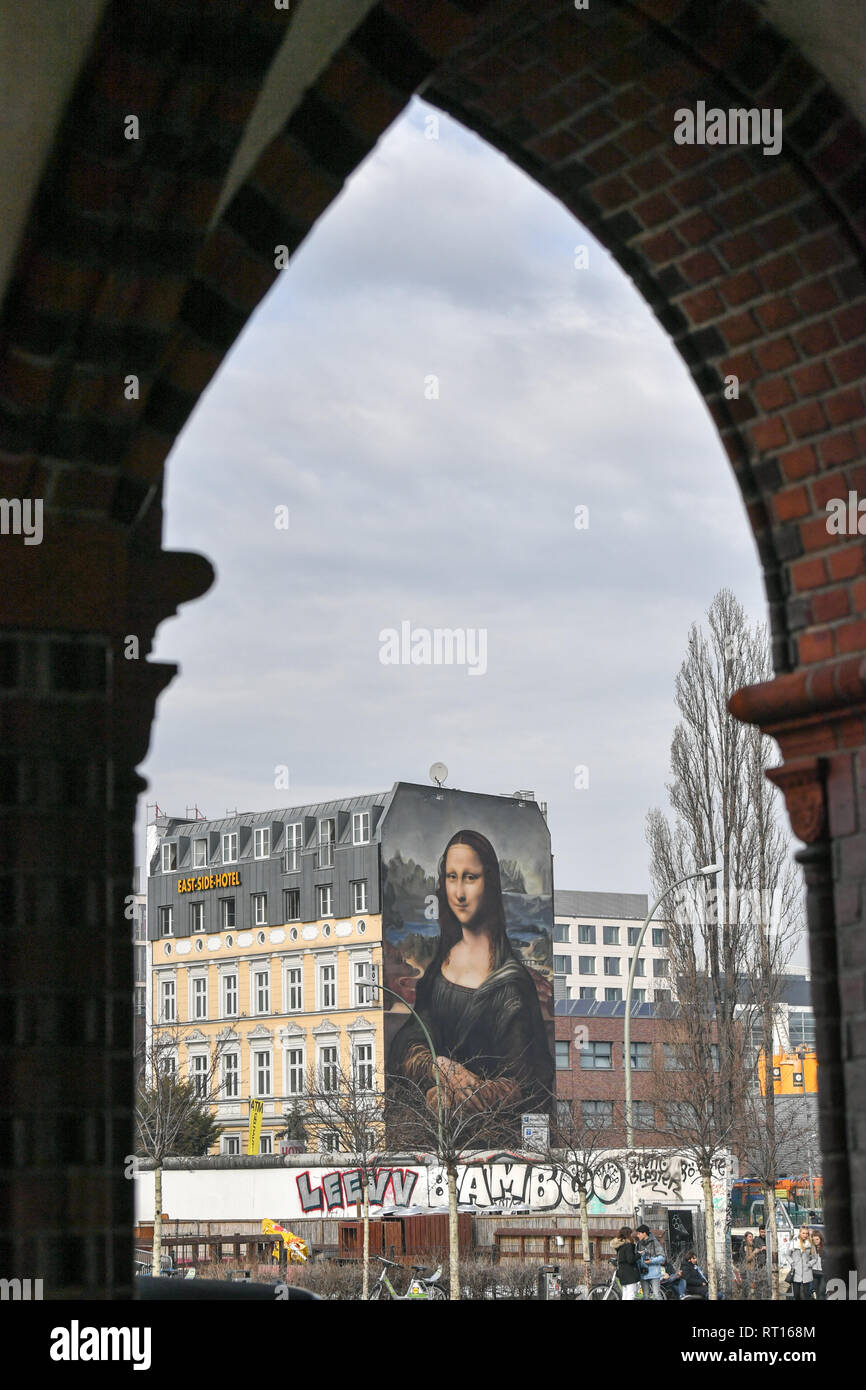 House of mona lisa hi-res stock photography and images - Alamy
