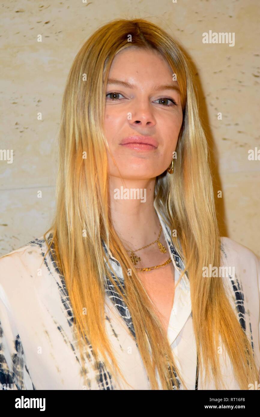 Nuevo modelo hi-res stock photography and images - Alamy