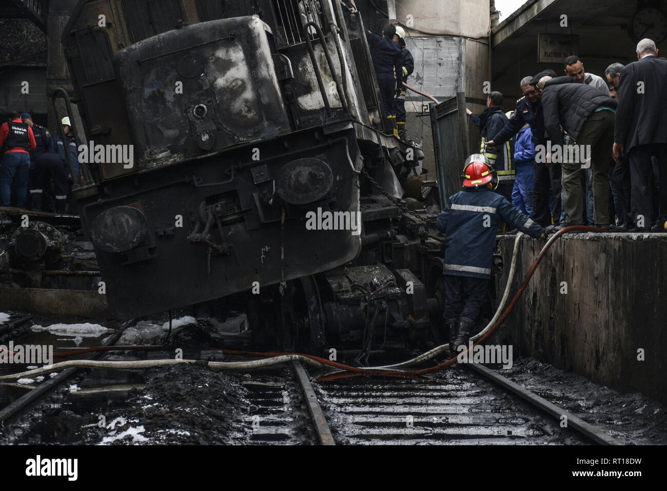 Cairo, Egypt. 27th Feb, 2019. A firefighter stands next to a burnt out ...