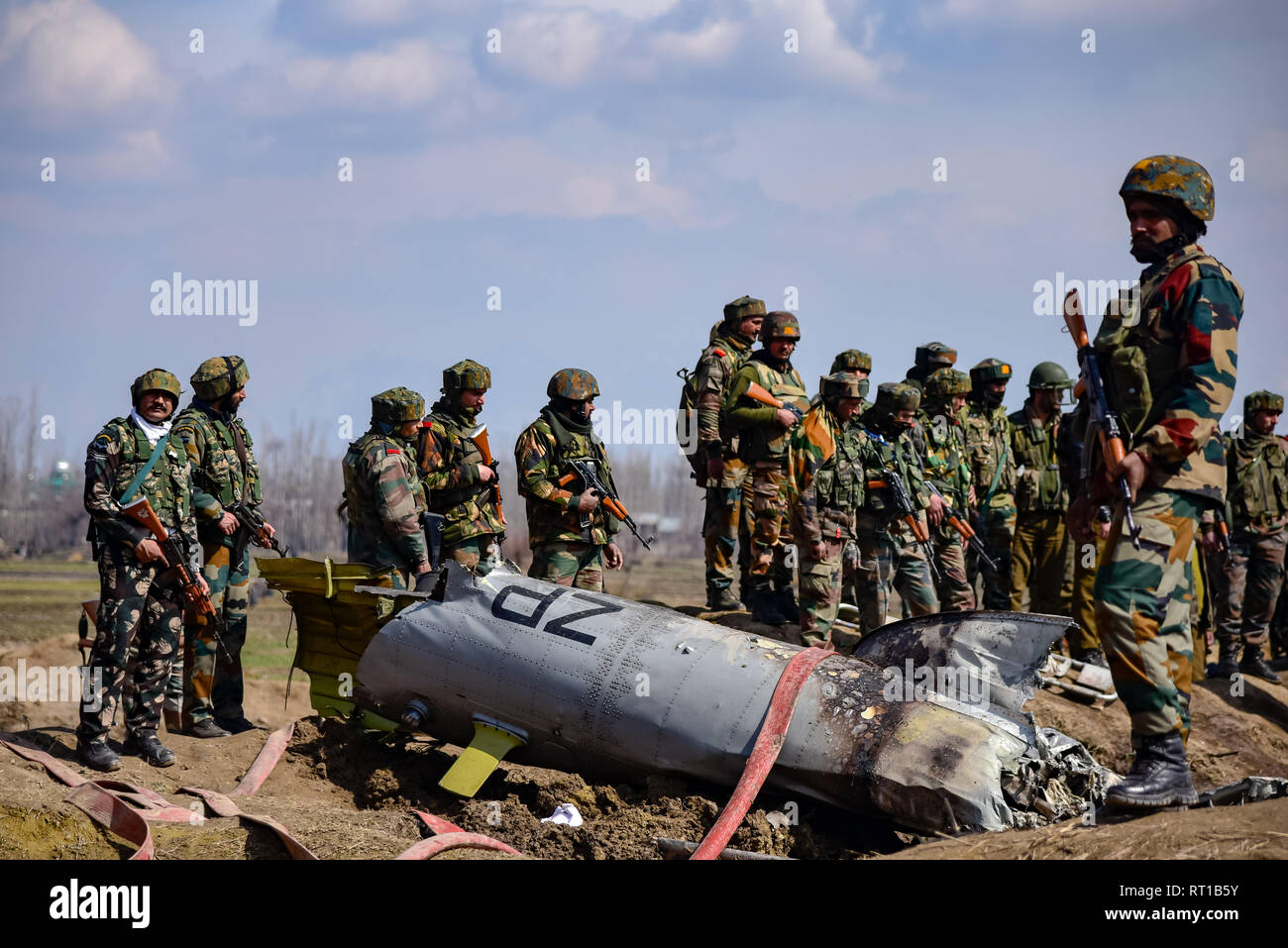 Budgam, Jammu and Kashmir, India. 27th Feb, 2019. Indian army men are ...