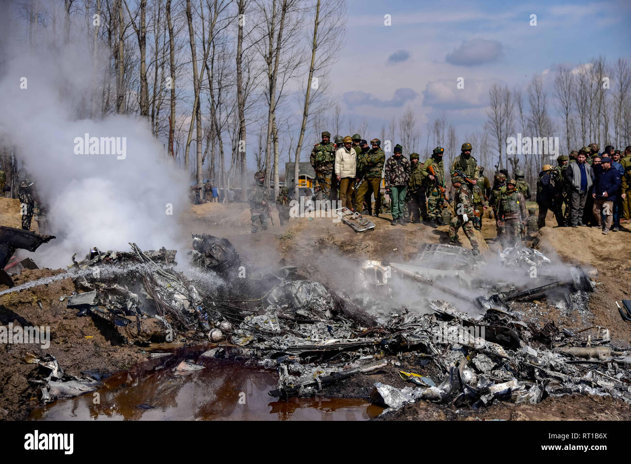 Budgam, Jammu and Kashmir, India. 27th Feb, 2019. Indian army men are ...