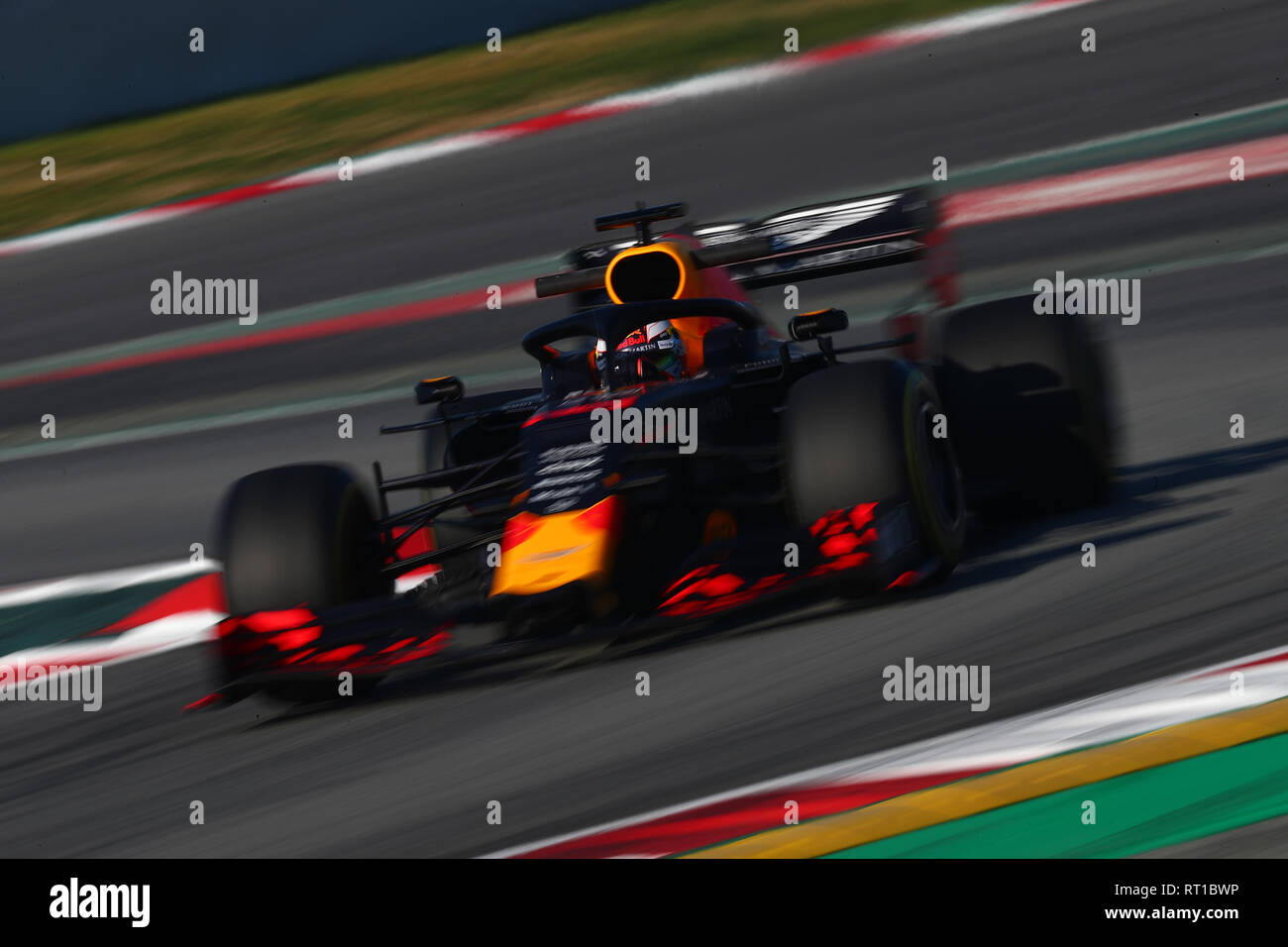Max verstappen driving the 33 aston martin red bull racing hi-res stock ...