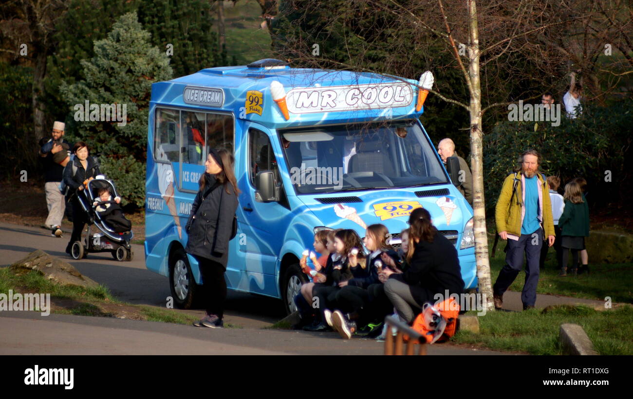 Glasgow, Scotland, UK, 27th February, 2019 UK Weather: A very sunny saw ...