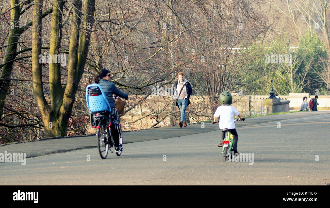 Glasgow, Scotland, UK, 27th February, 2019 UK Weather: A very sunny saw ...