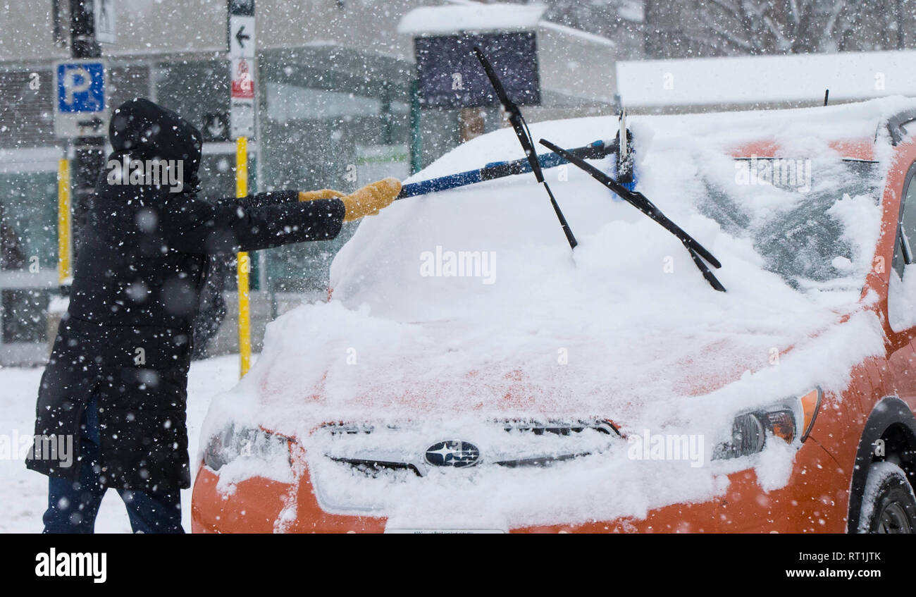 Centimeters of snow hi-res stock photography and images - Alamy