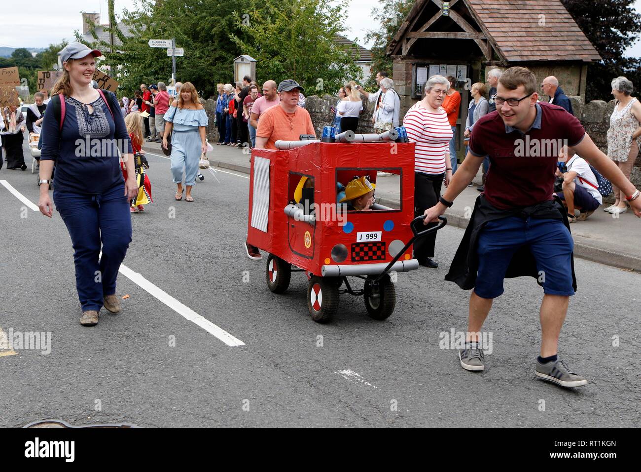 Film characters in fancy dress hi-res stock photography and images - Alamy