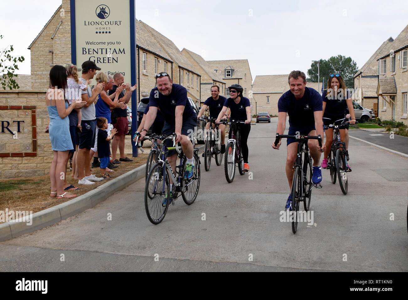 Team building employees bicycle hi-res stock photography and images - Alamy
