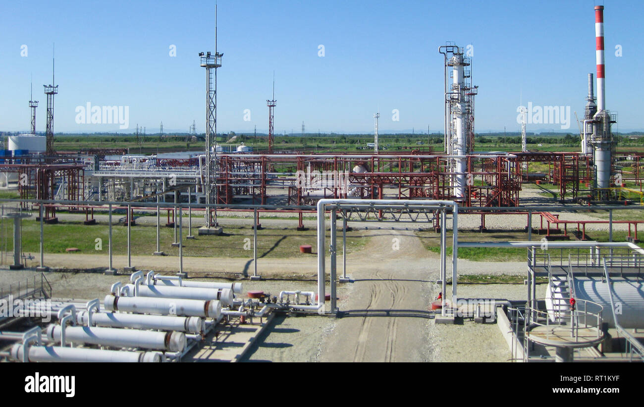 Oil refinery. Equipment for primary oil refining Stock Photo - Alamy