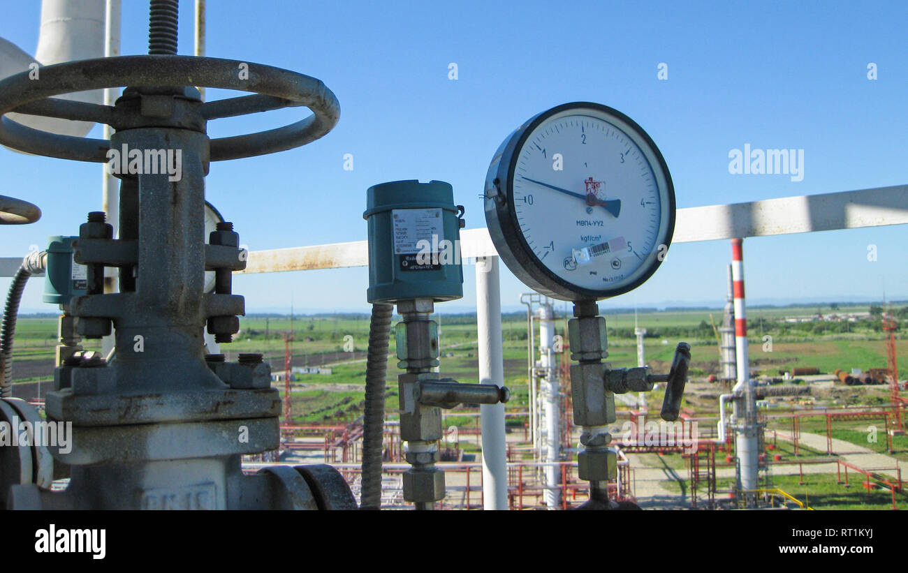 Oil refinery. Equipment for primary oil refining Stock Photo - Alamy