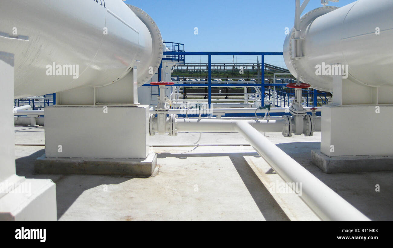Oil refinery. Equipment for primary oil refining Stock Photo - Alamy