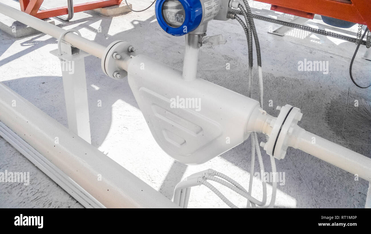 Oil refinery. Equipment for primary oil refining Stock Photo - Alamy