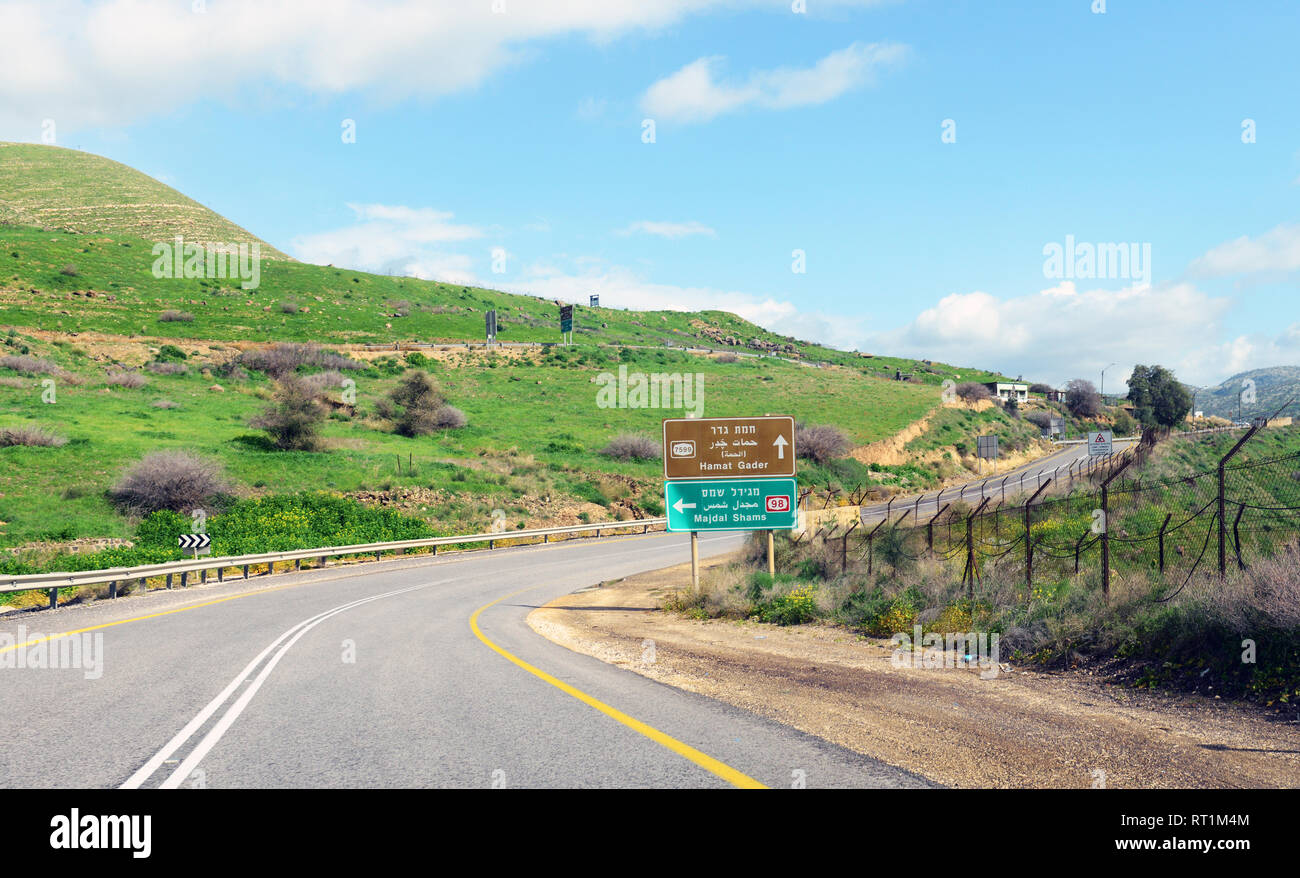 The road along the Israeli & Jordanian border Stock Photo - Alamy