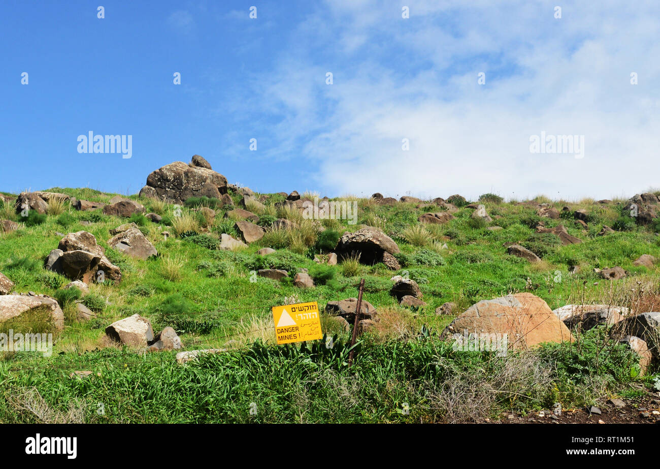 Landmines sign hi-res stock photography and images - Alamy