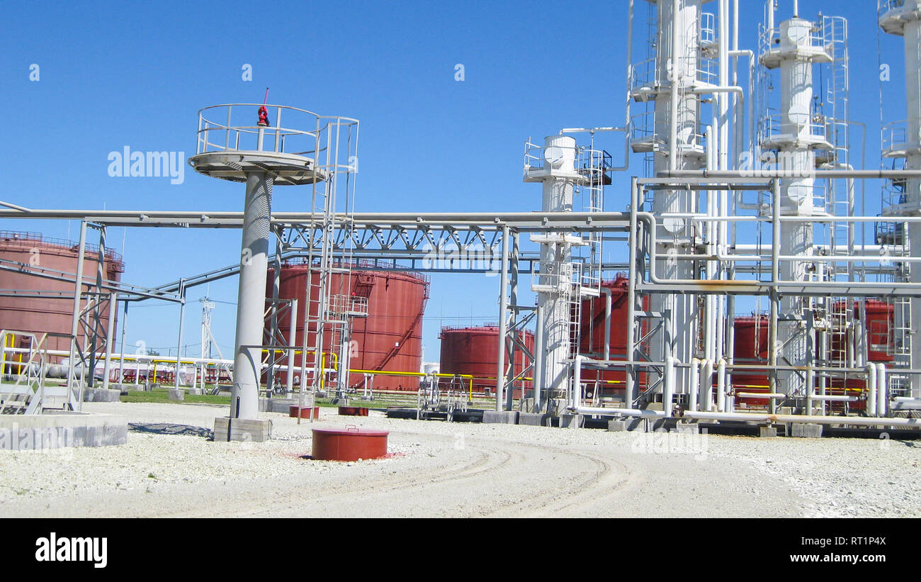 Oil refinery. Equipment for primary oil refining Stock Photo - Alamy
