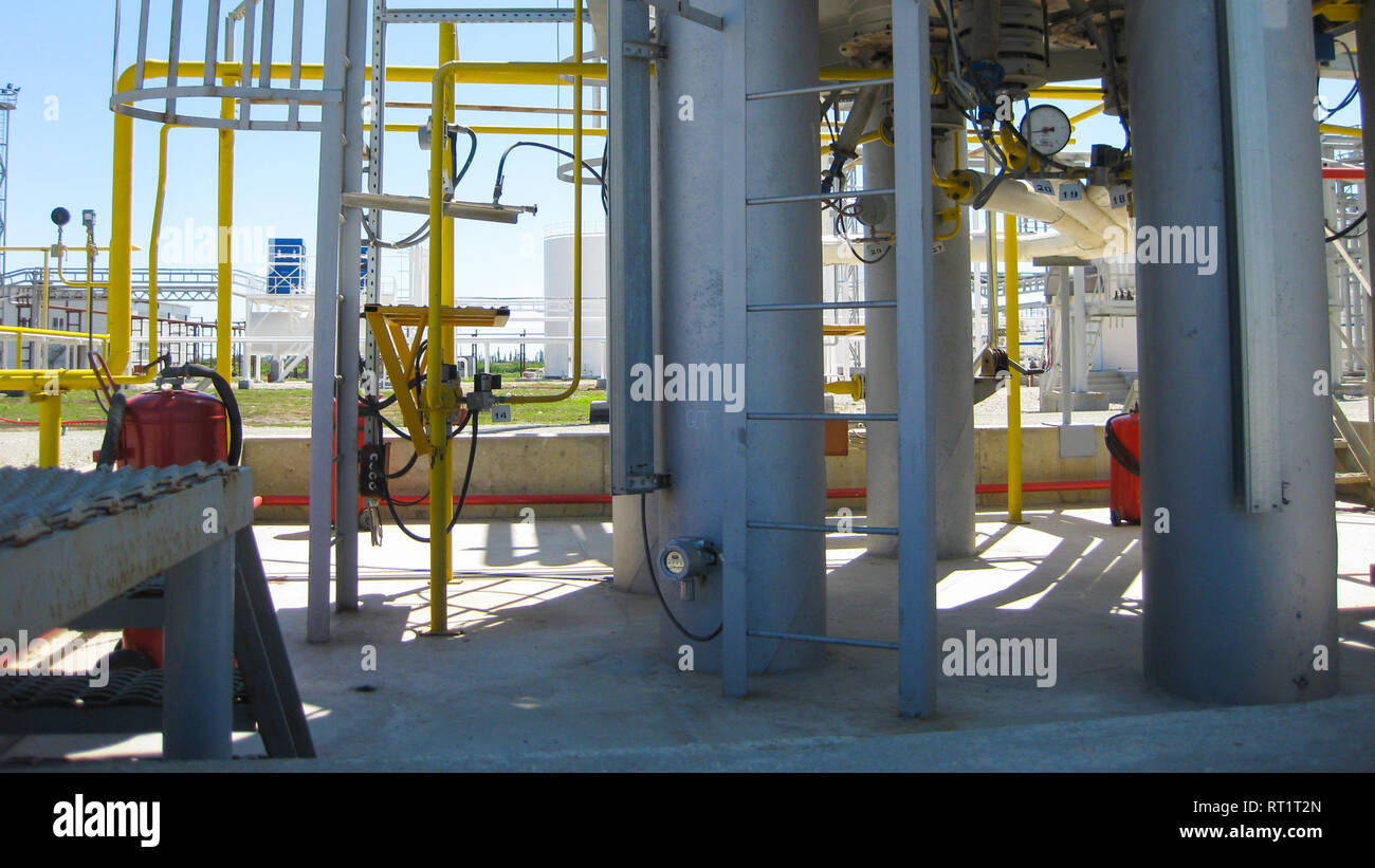 Oil refinery. Equipment for primary oil refining Stock Photo - Alamy