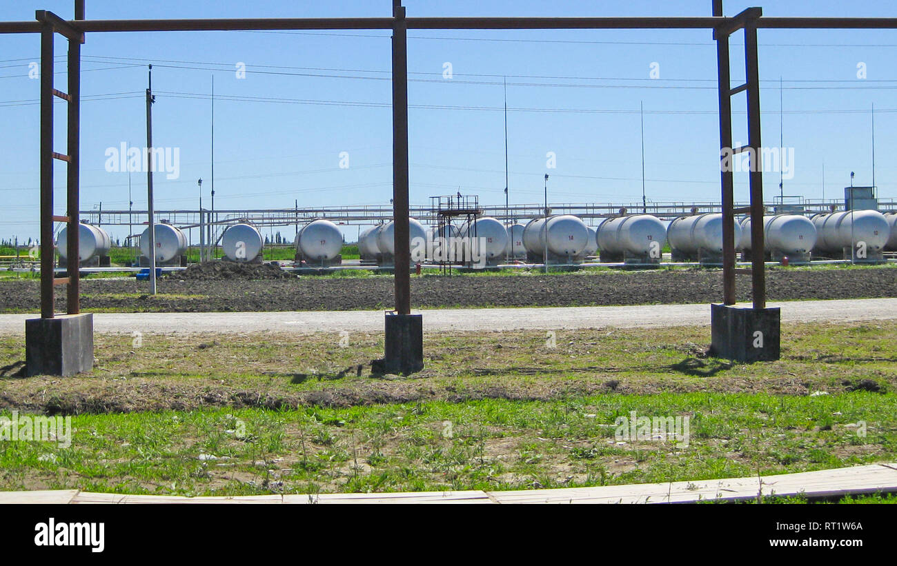 Oil refinery. Equipment for primary oil refining Stock Photo - Alamy