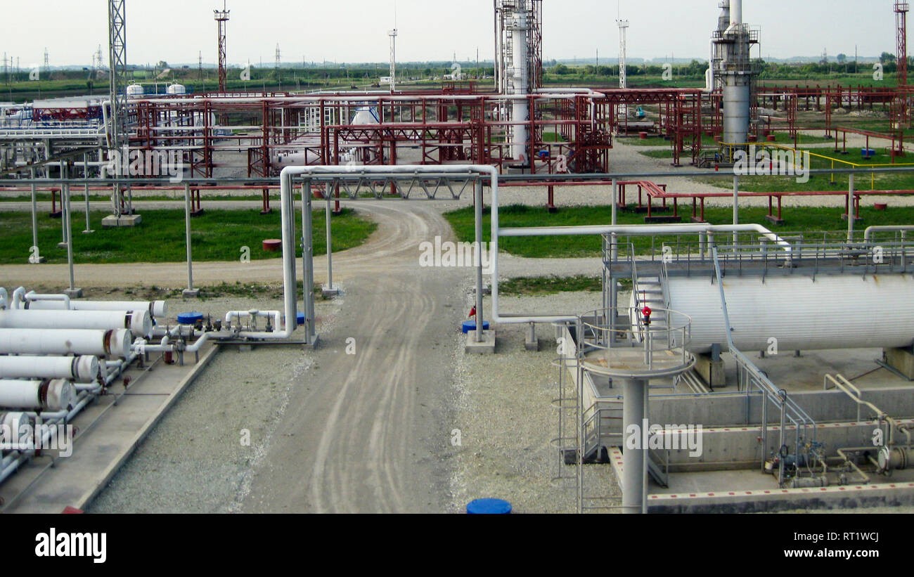 Oil refinery. Equipment for primary oil refining Stock Photo - Alamy