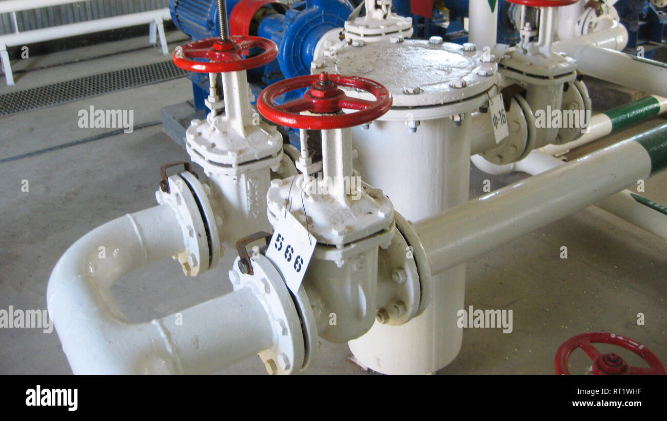 Oil refinery. Equipment for primary oil refining Stock Photo - Alamy