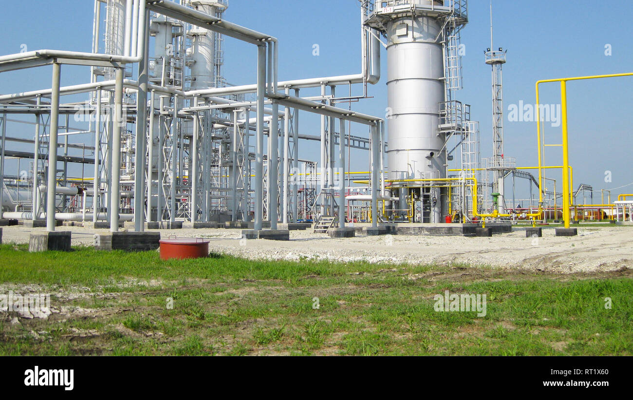 Oil refinery. Equipment for primary oil refining Stock Photo - Alamy